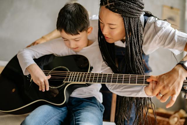 Exploring the Fun and Benefits of Guitar Lessons - Wooden Earth