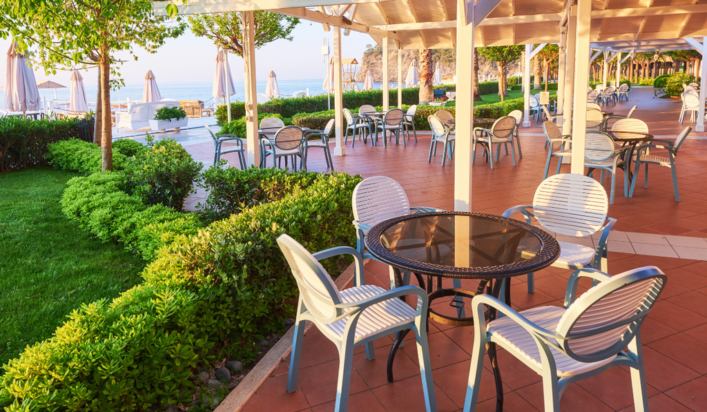 A Guide to Innovative Outdoor Restaurant Design Ideas - Wooden Earth